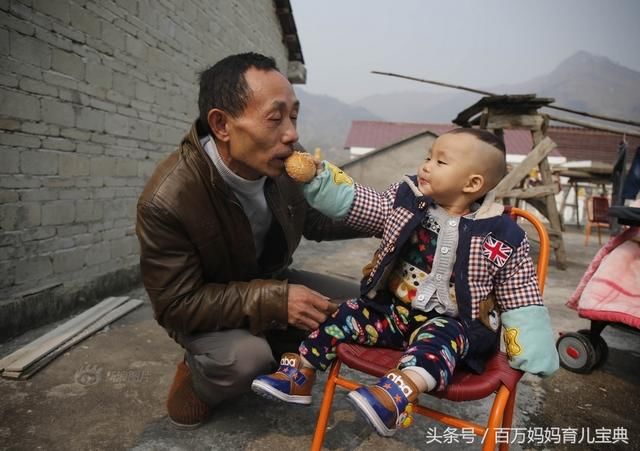 老人让宝妈带着孩子，回乡下一起过年，这时宝妈们是怎么想的？ 雪花新闻